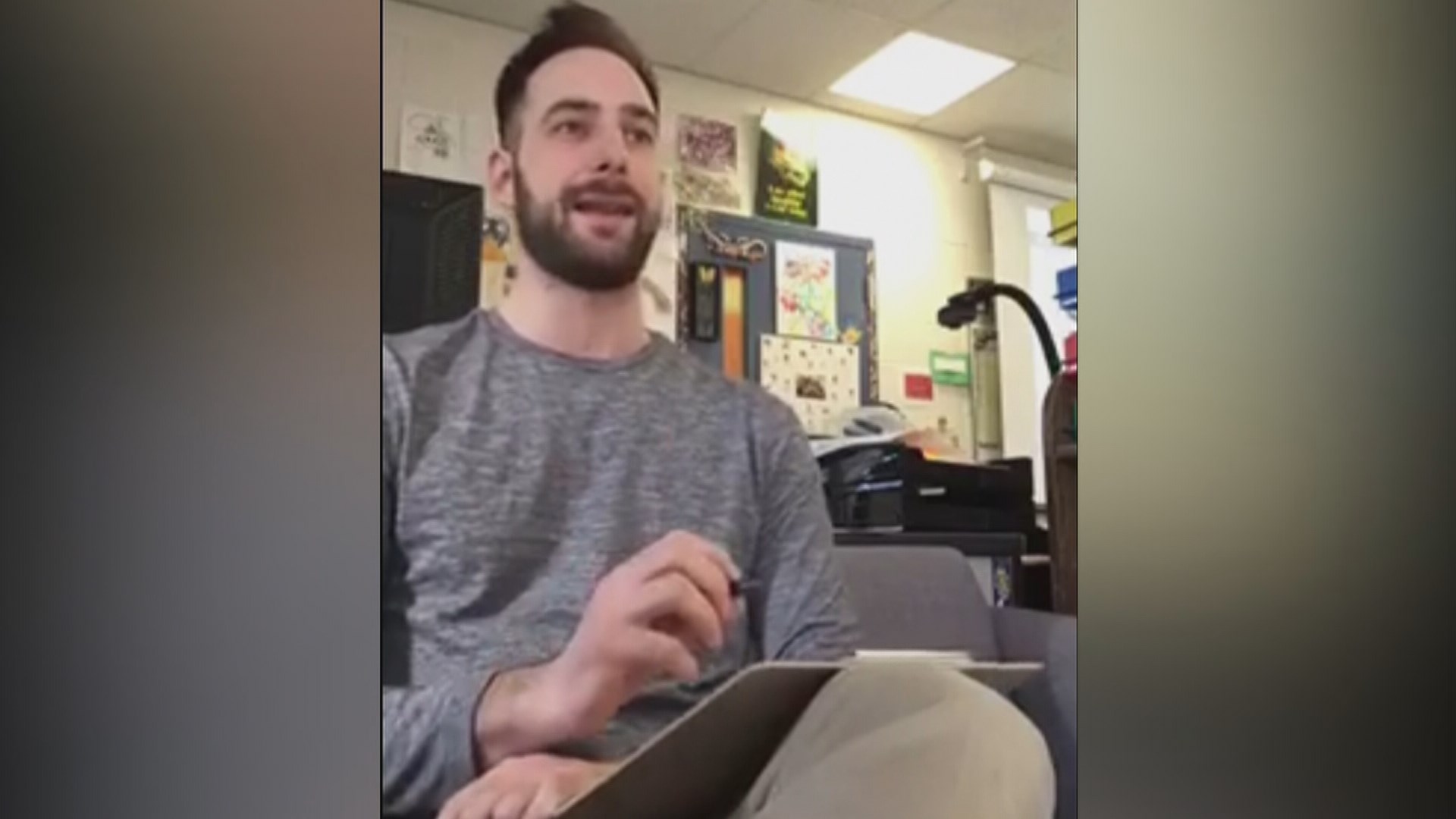 Teacher gives 4th-graders fake "spelling test" as April Fools' prank ...