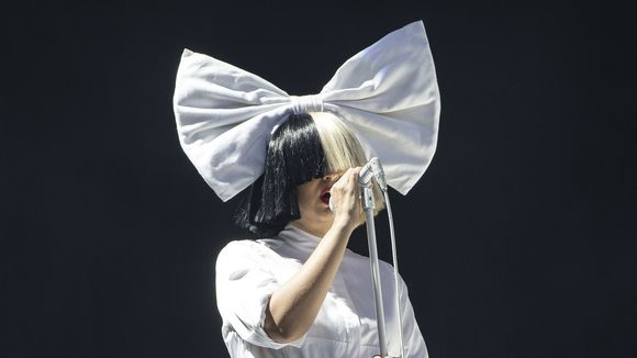 Sia Pulls A Boss Move And Shares Nude Pic She Says Someone Was Trying