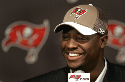 NFL defensive end Gaines Adams dies of cardiac arrest at 26 | khou.com