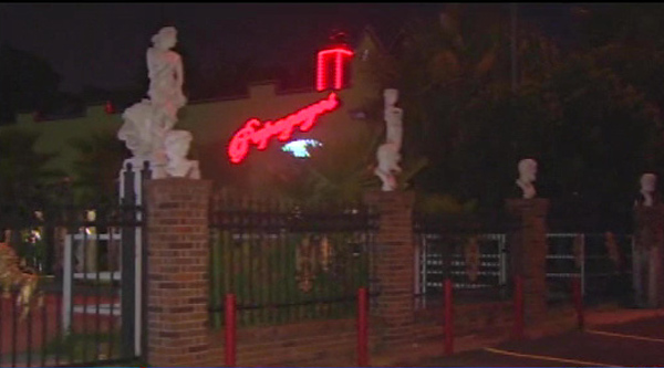 Houston restaurant owner nearly opens fire on burglary suspects | khou.com