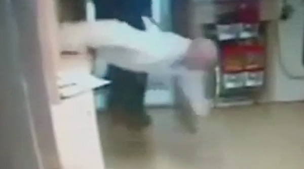 Arkansas inmate escapes jail by climbing through window | khou.com