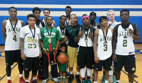 Alief Clovers AAU team teaches basketball, life lessons | khou.com