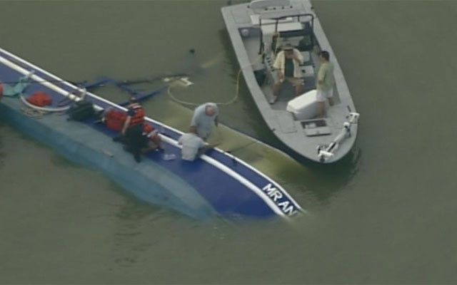 One person missing from overturned boat in Cedar Bayou | khou.com