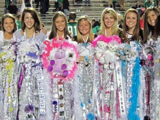 New homecoming tradition aims to feed the hungry | khou.com