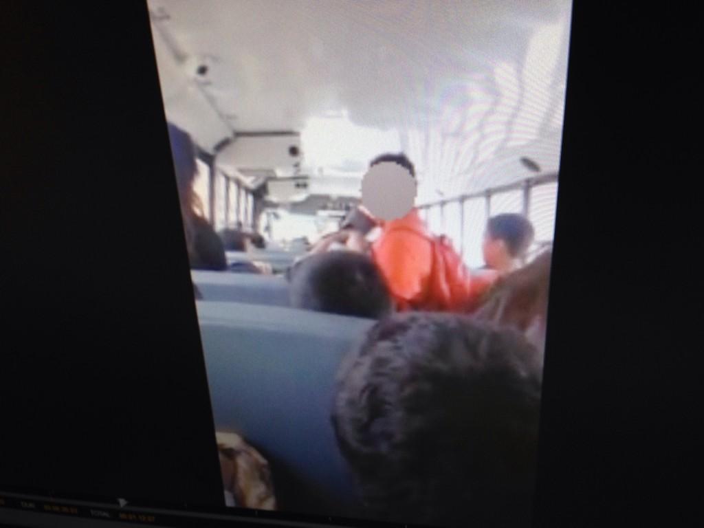 Parents claim kids forced to sit on floor in overcrowded bus | khou.com