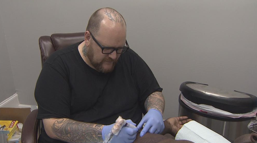 Houston tattoo artist in high demand | khou.com