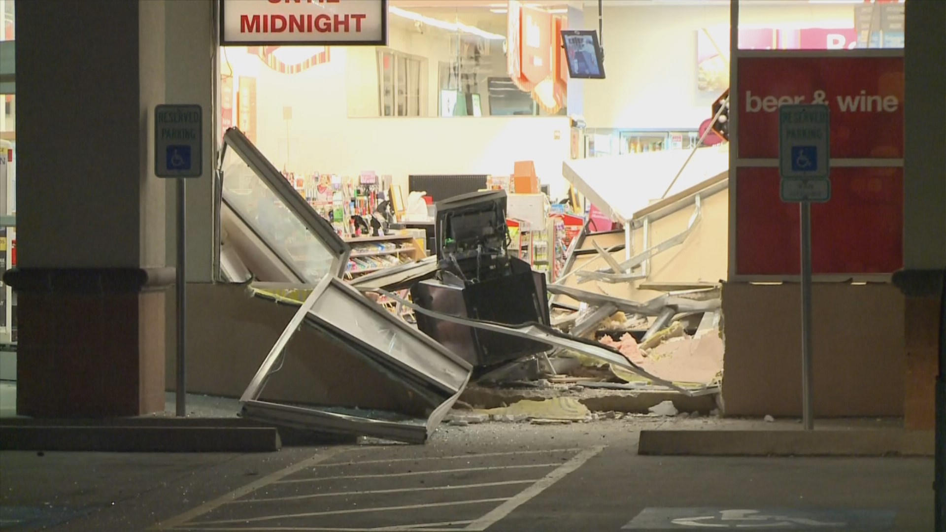 Smash-and-grab leaves hole in CVS store | khou.com