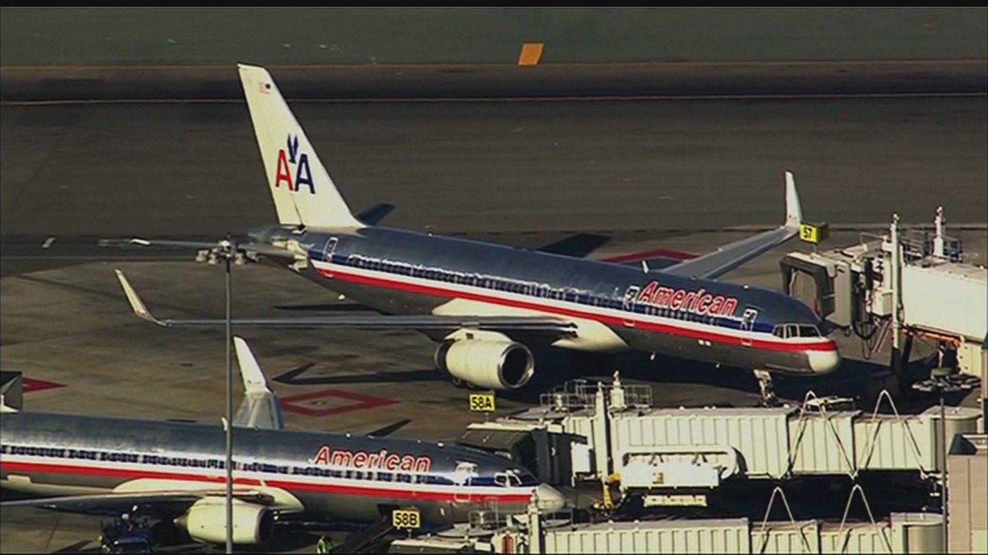 Broken panels on plane only cosmetic, experts say | khou.com