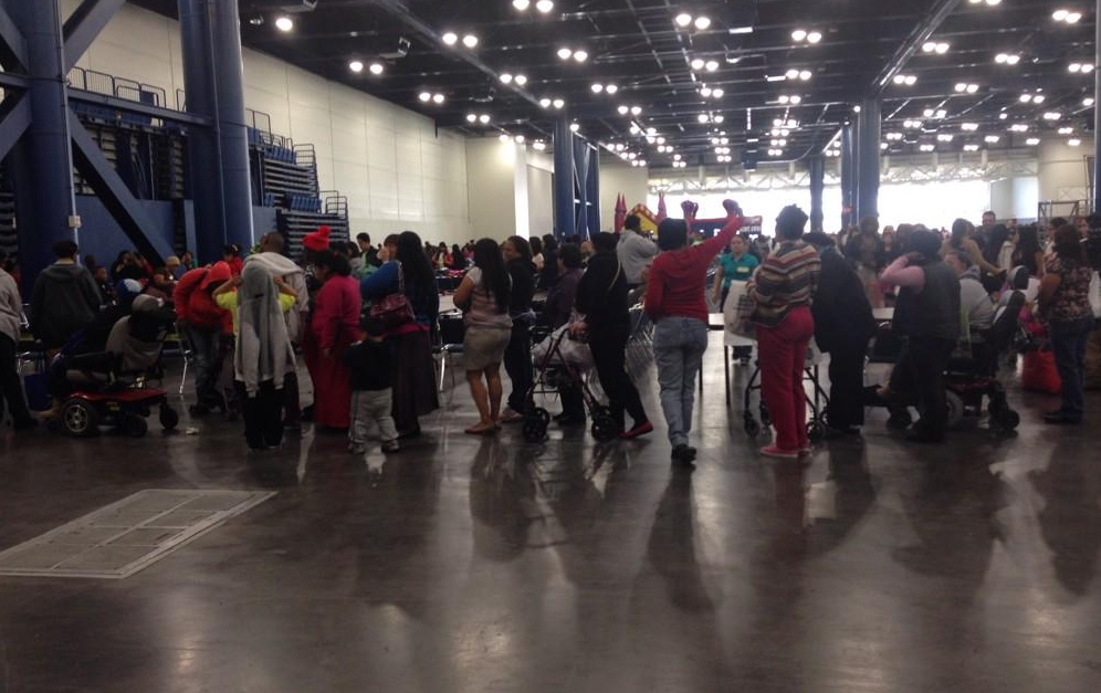 Thousands gather for Big Super Feast | khou.com
