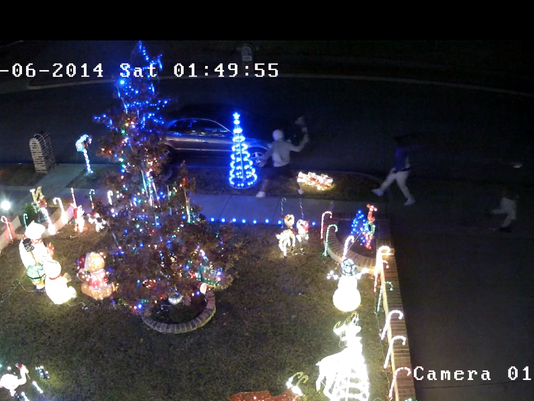 Texas teens caught on video vandalizing Christmas decorations | khou.com