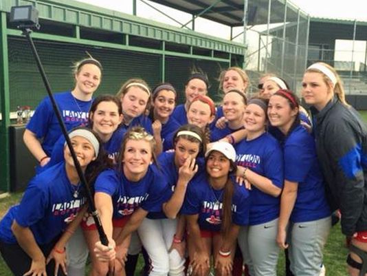 Survivors of NCTC bus accident return to softball team | khou.com