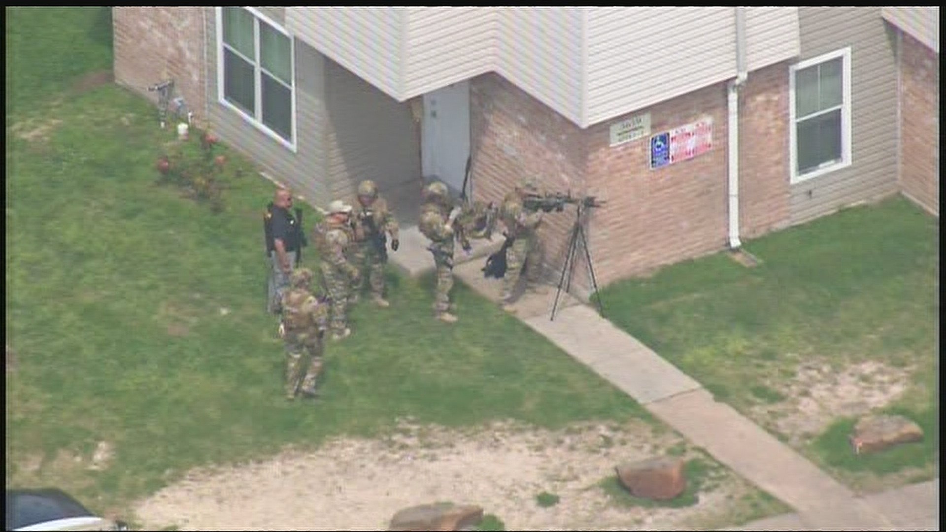 2 women, toddler held hostage during SWAT standoff | khou.com