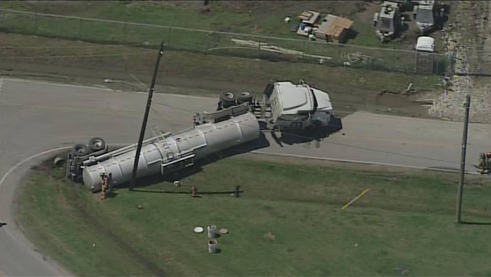 Overturned tanker spills hazardous chemical | khou.com