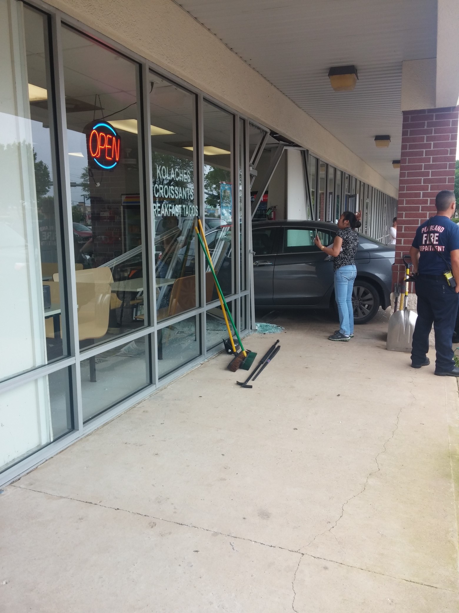 Car crashes into Pearland donut shop | khou.com
