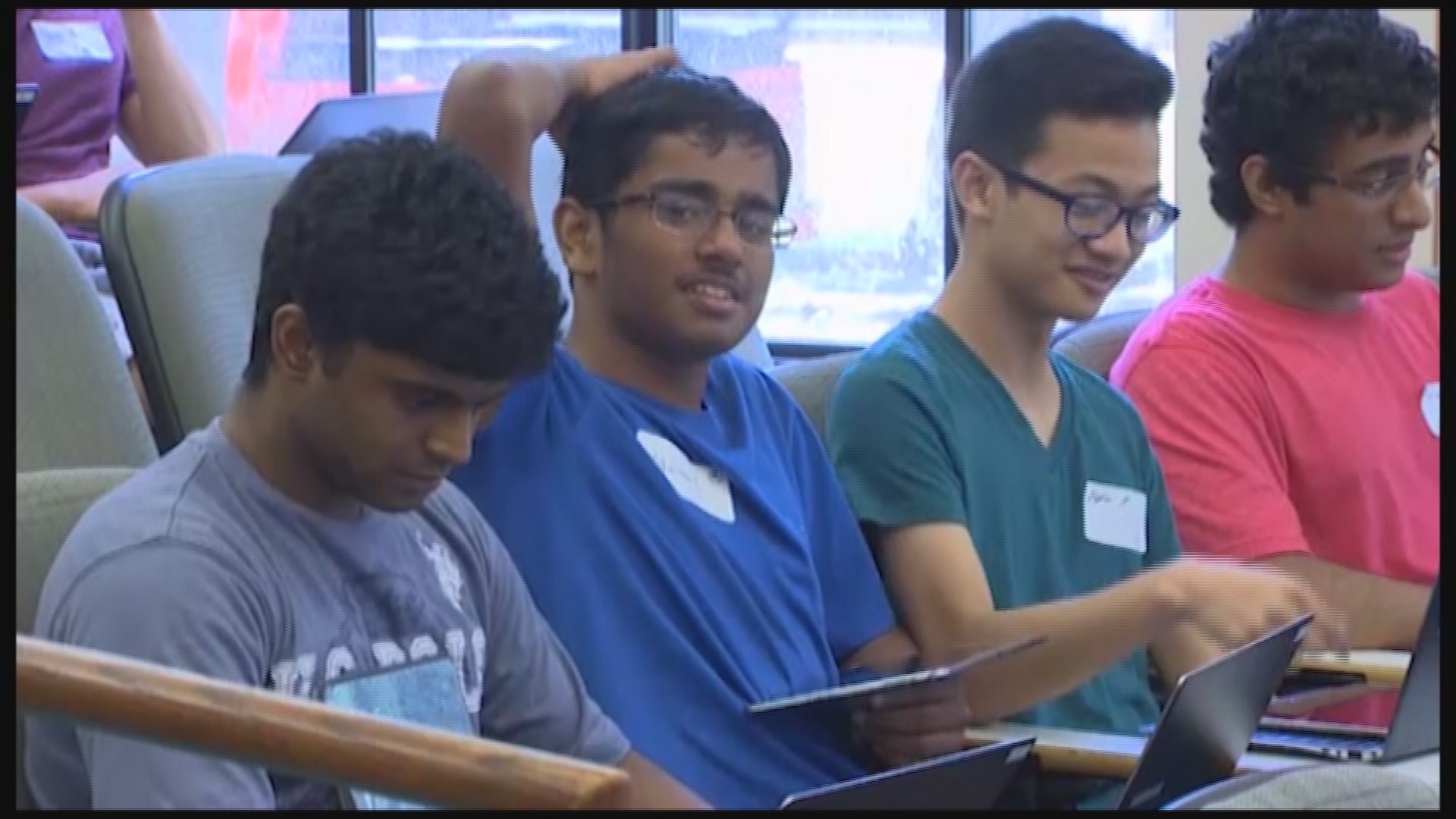 Students compete to build smartphone apps | khou.com
