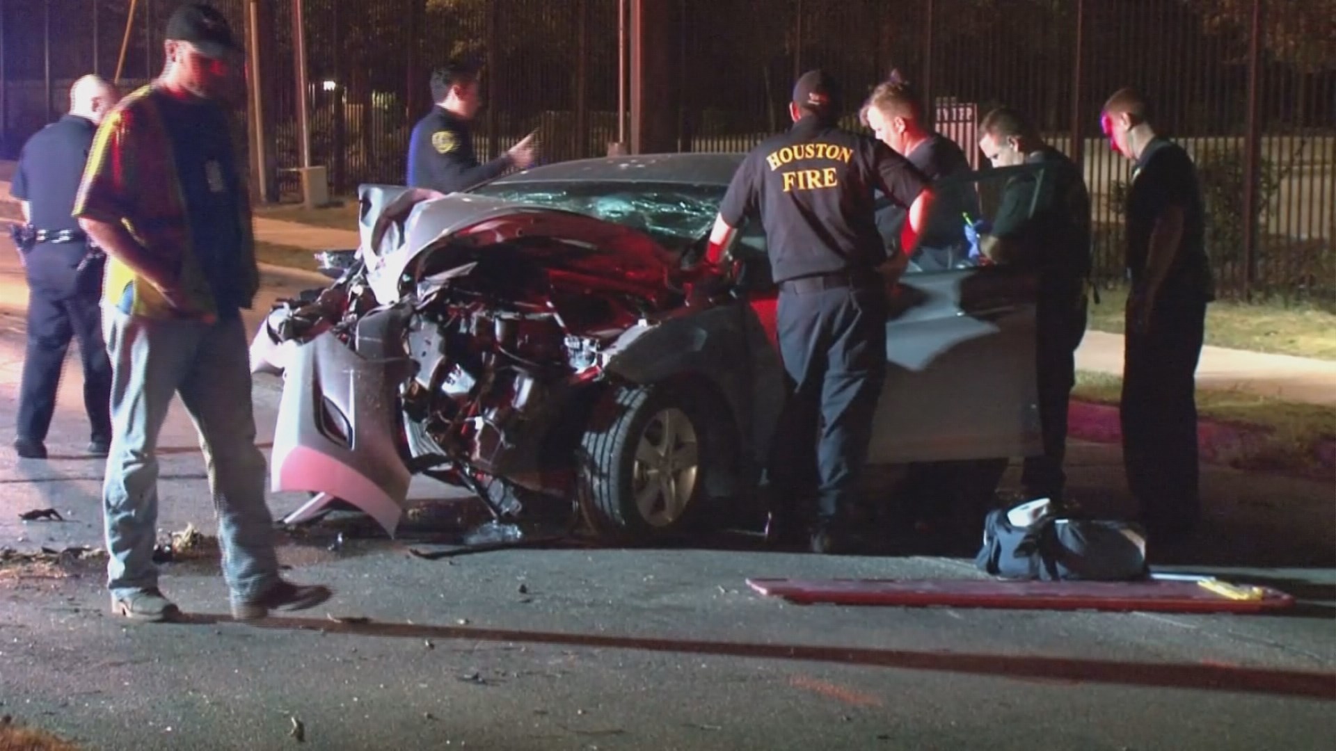 Driver in serious condition after slamming car into tree | khou.com