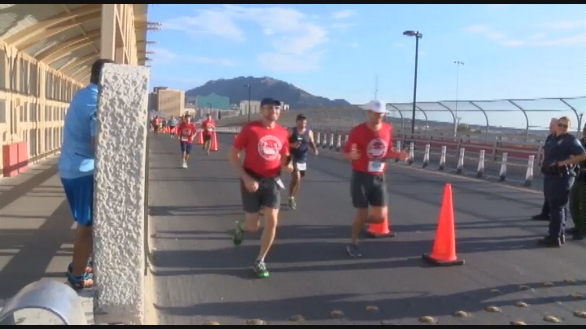 Hundreds of Texans cross the border in historic race | khou.com