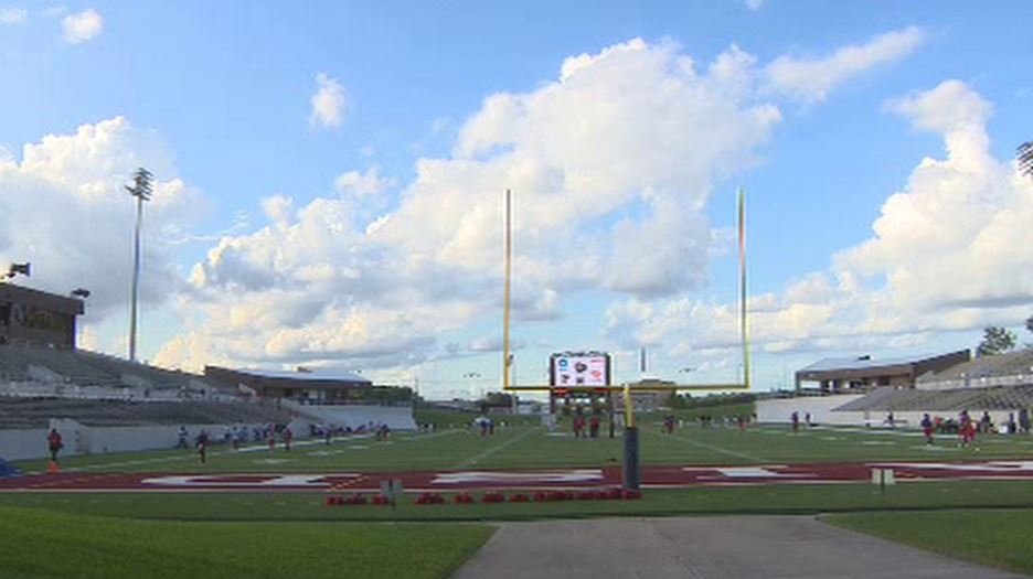 Teen, mom killed in crash remembered at high school football game ...