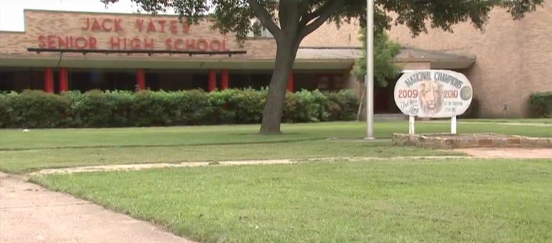 Former students fight Yates High School demolition | khou.com