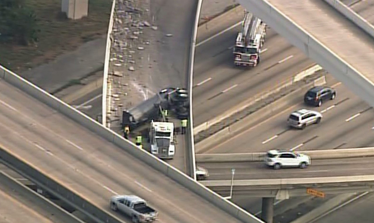 Cars struck by falling concrete after crash on 59 ramp | khou.com