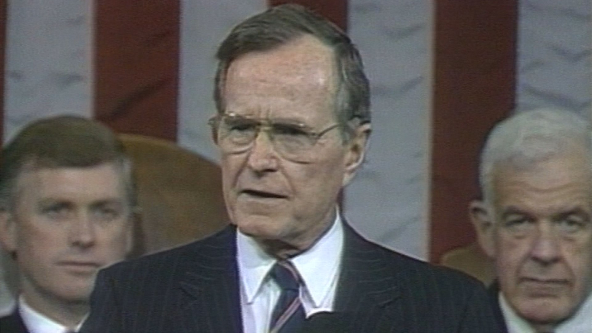 Bush 41 criticizes Bush 43 in new biography | khou.com
