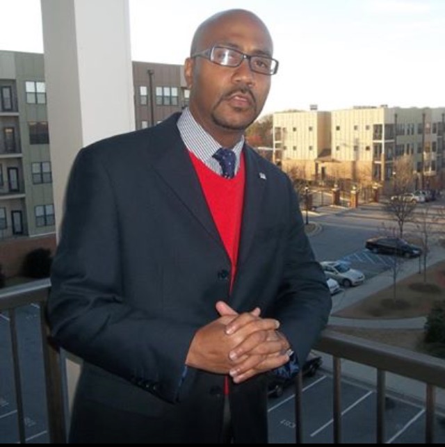 Atlanta man dies jumping from balcony to escape home invaders | khou.com
