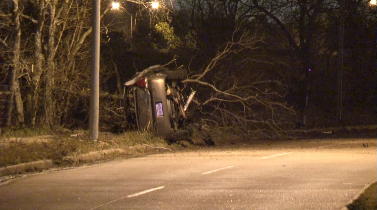 One dead after SE Houston car crash | khou.com