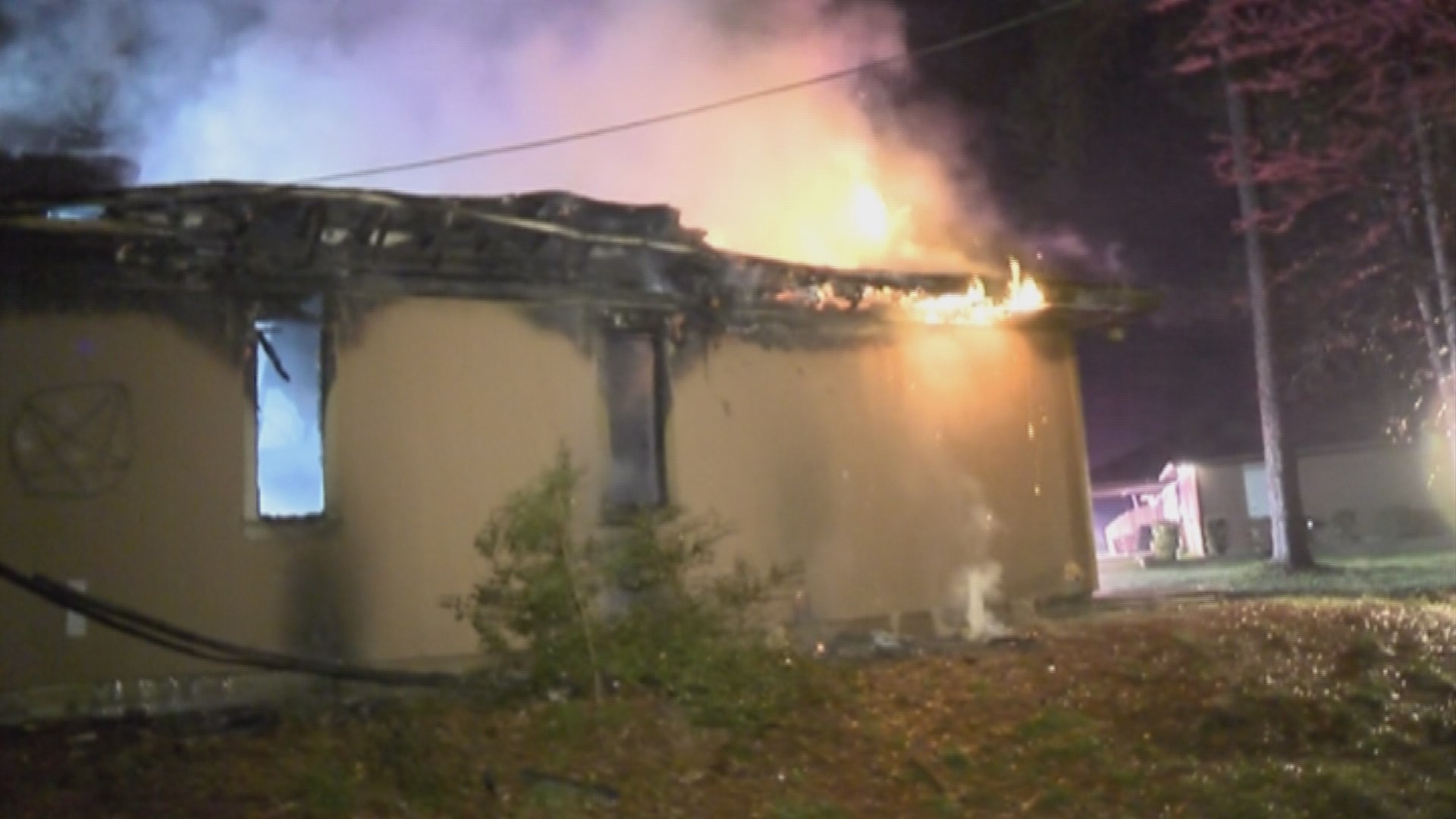 Teens escape as fire destroys dorm in New Waverly | khou.com