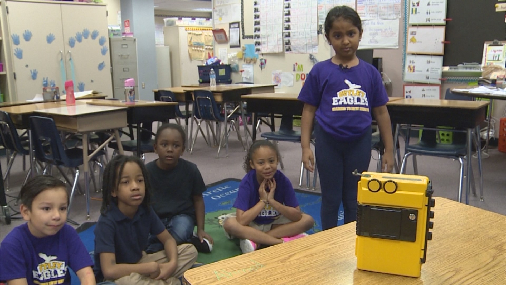 Kids react to technology from the '90s | khou.com