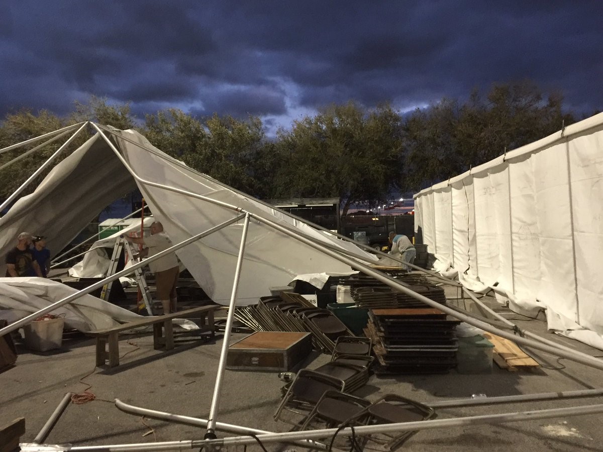 Wind topples tents at Houston Rodeo BBQ | khou.com