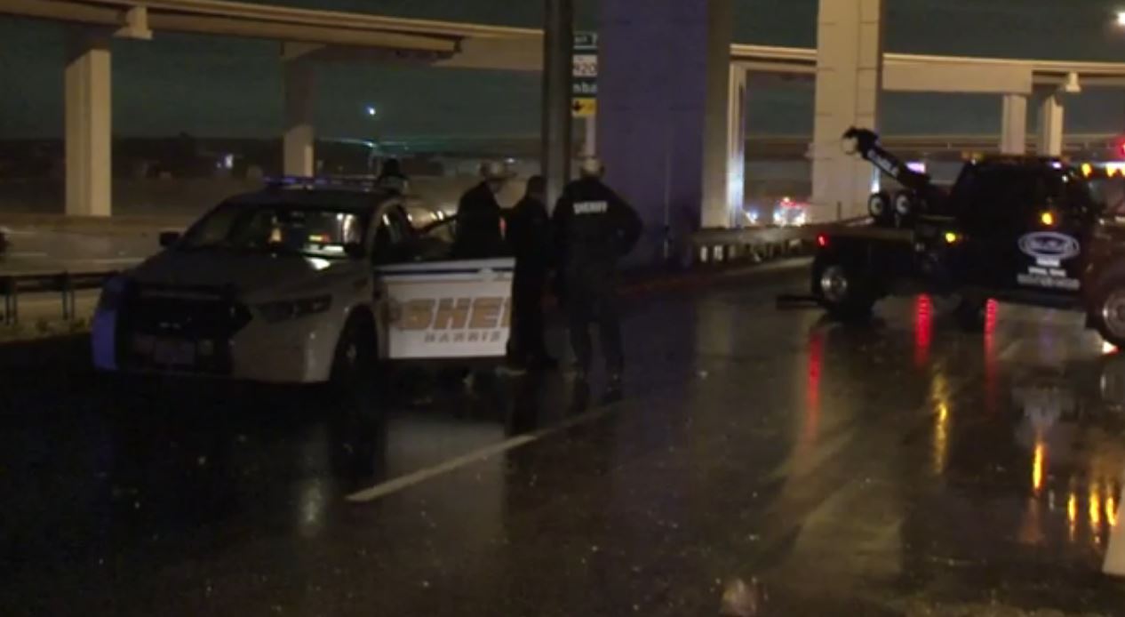 Young man dies after hitting pillar along I-45 | khou.com
