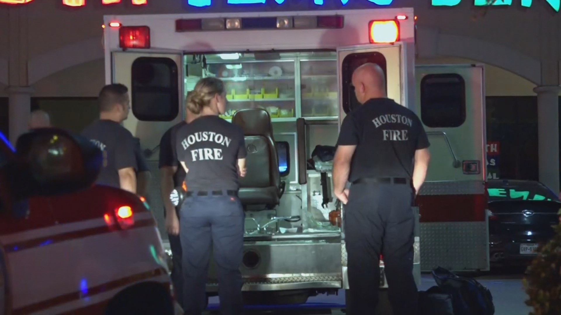 Patient attacks HFD paramedic in back of ambulance | khou.com