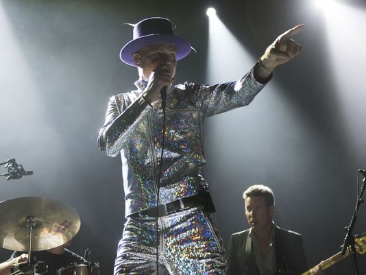 Tragically Hip, whose singer is dying, holds final show | khou.com