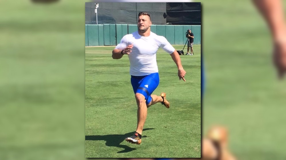 Tebow puts on power show at MLB workout | khou.com