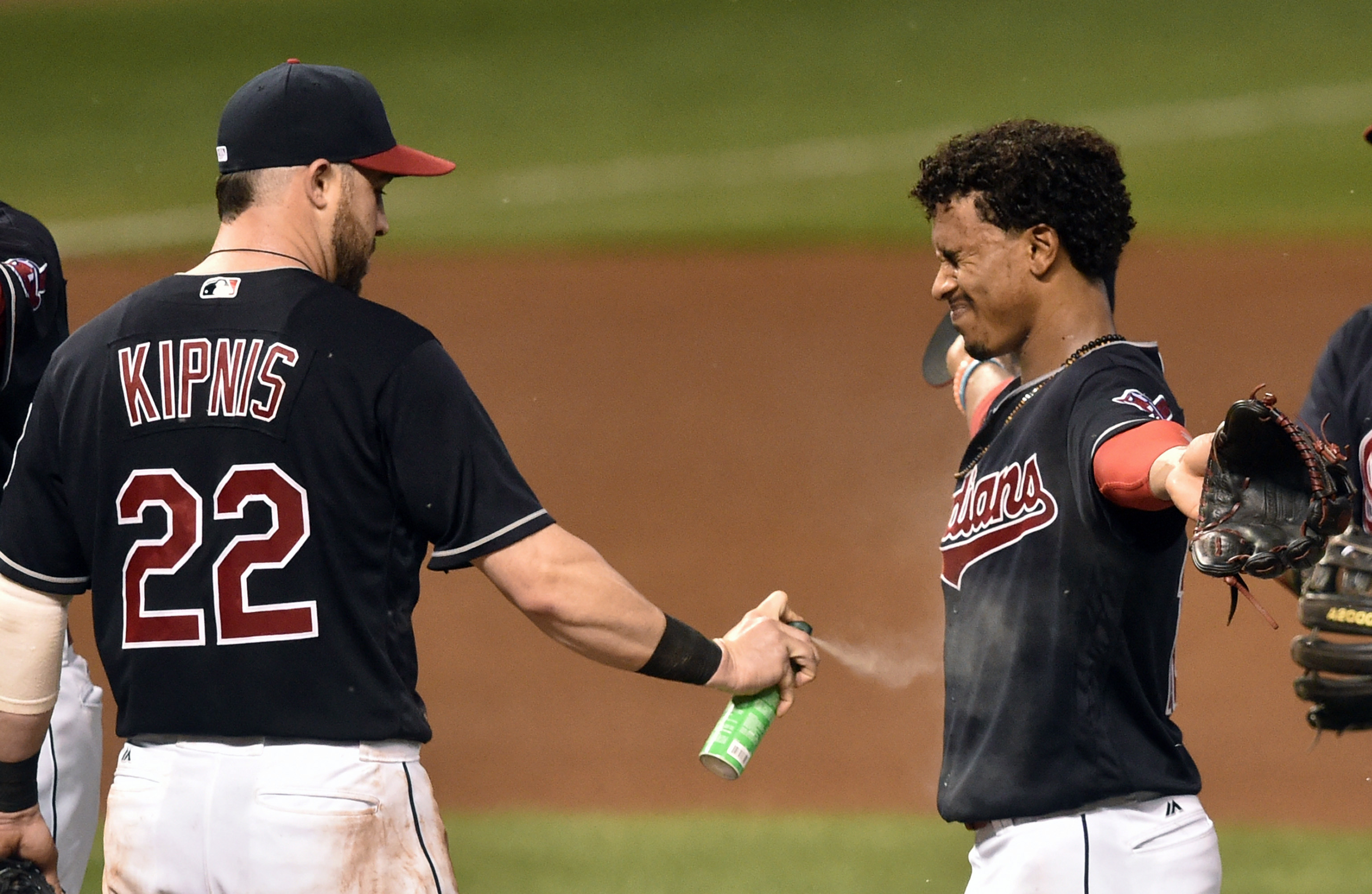 Midges swarm field in Cleveland during Astros-Indians game | khou.com