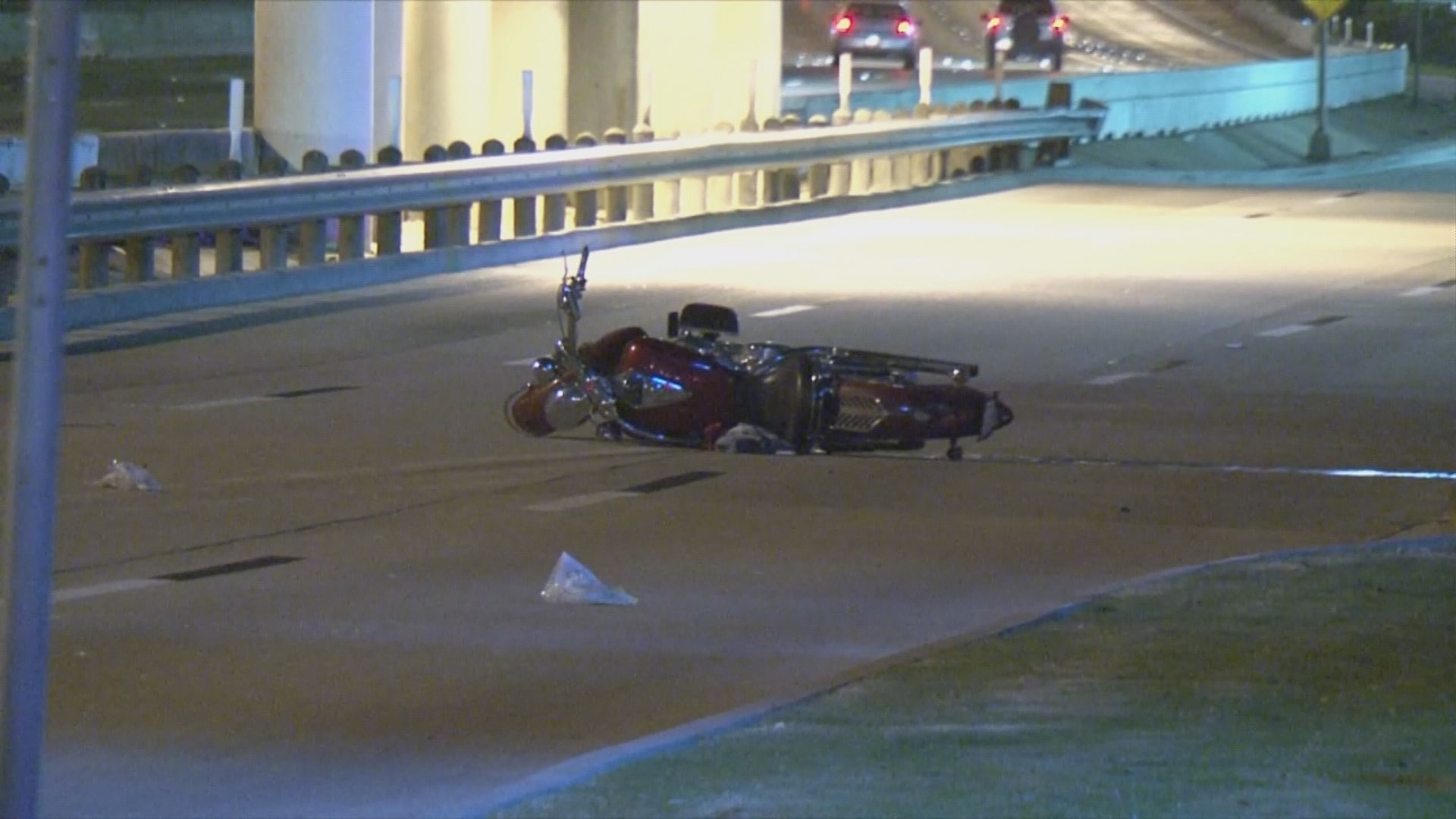 HPD: 2 motorcycle riders hospitalized after hit-and-run on SW Freeway ...