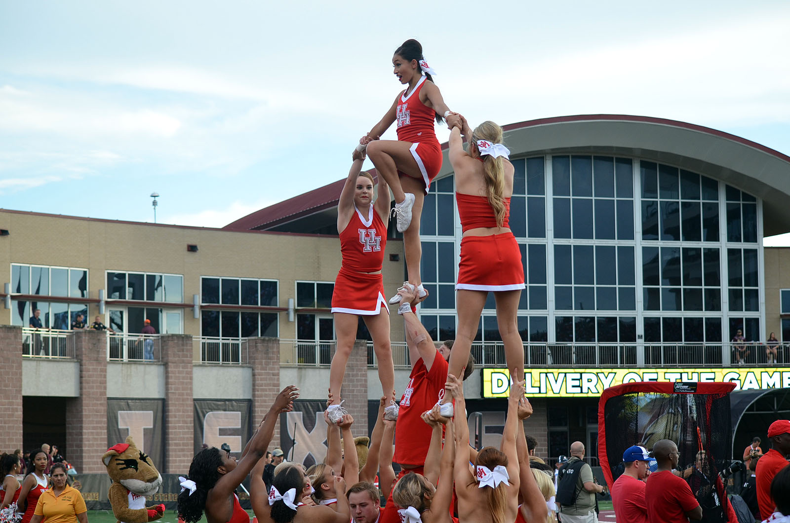 Photos: Cheerleaders at UH vs. Texas State | khou.com