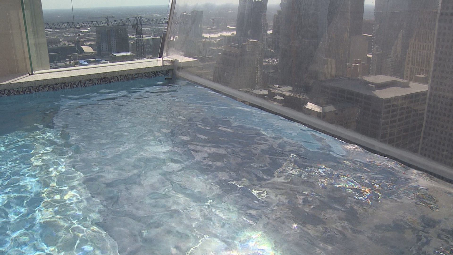 Sky-high Houston swimming pool trending again amid apartment glut ...