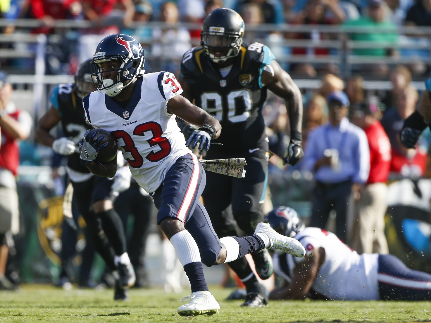 Akeem Hunt provides spark in Texans win | khou.com