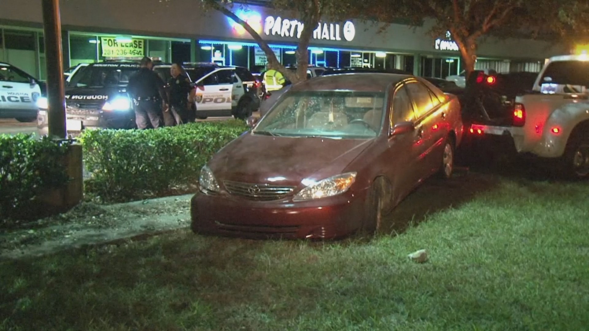 Woman robbed, car stolen while using ATM | khou.com
