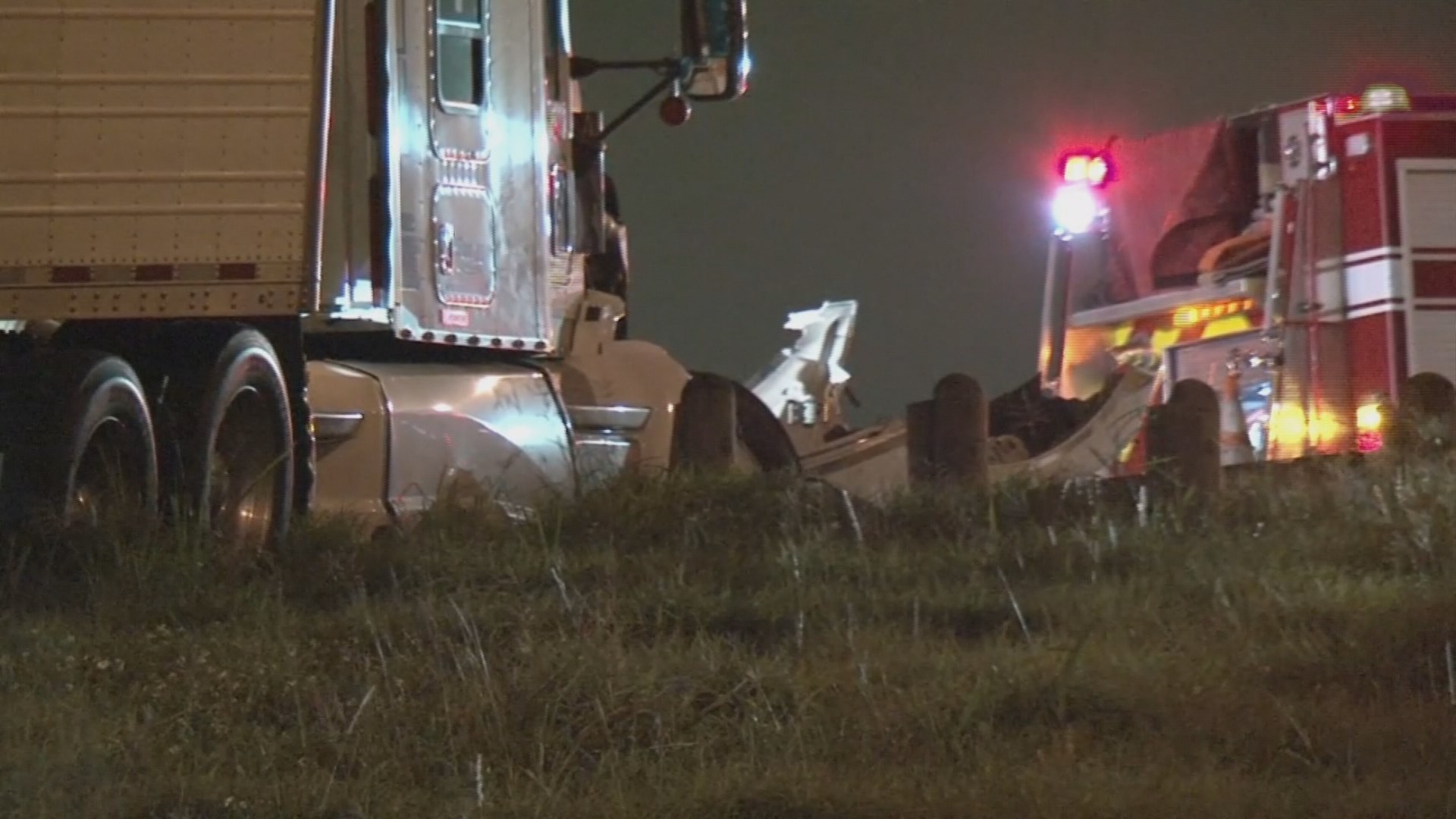 Big rigs collide on East Freeway exit ramp | khou.com