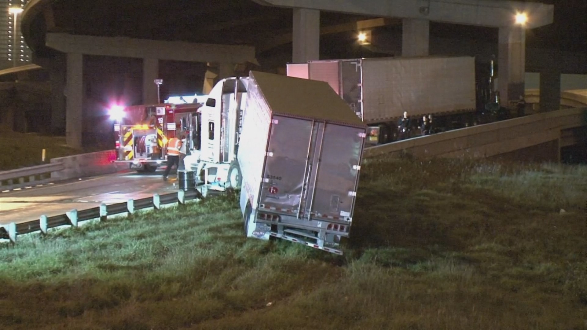 Big rigs collide on East Freeway exit ramp | khou.com