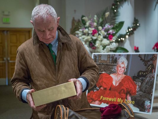 Zsa Zsa Gabor honored at funeral mass | khou.com