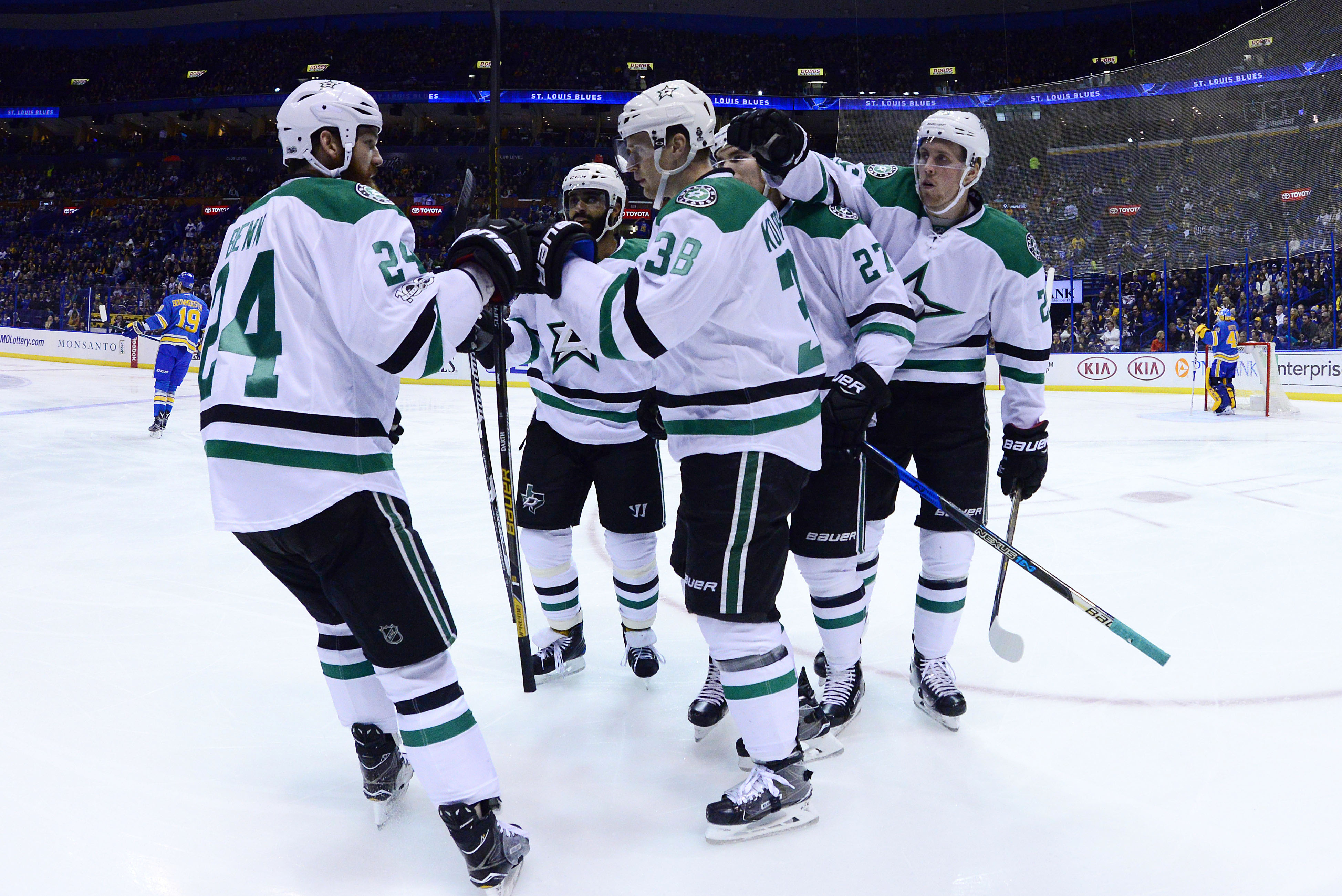 Cockpit smoke forces Dallas Stars' plane back to airport | khou.com