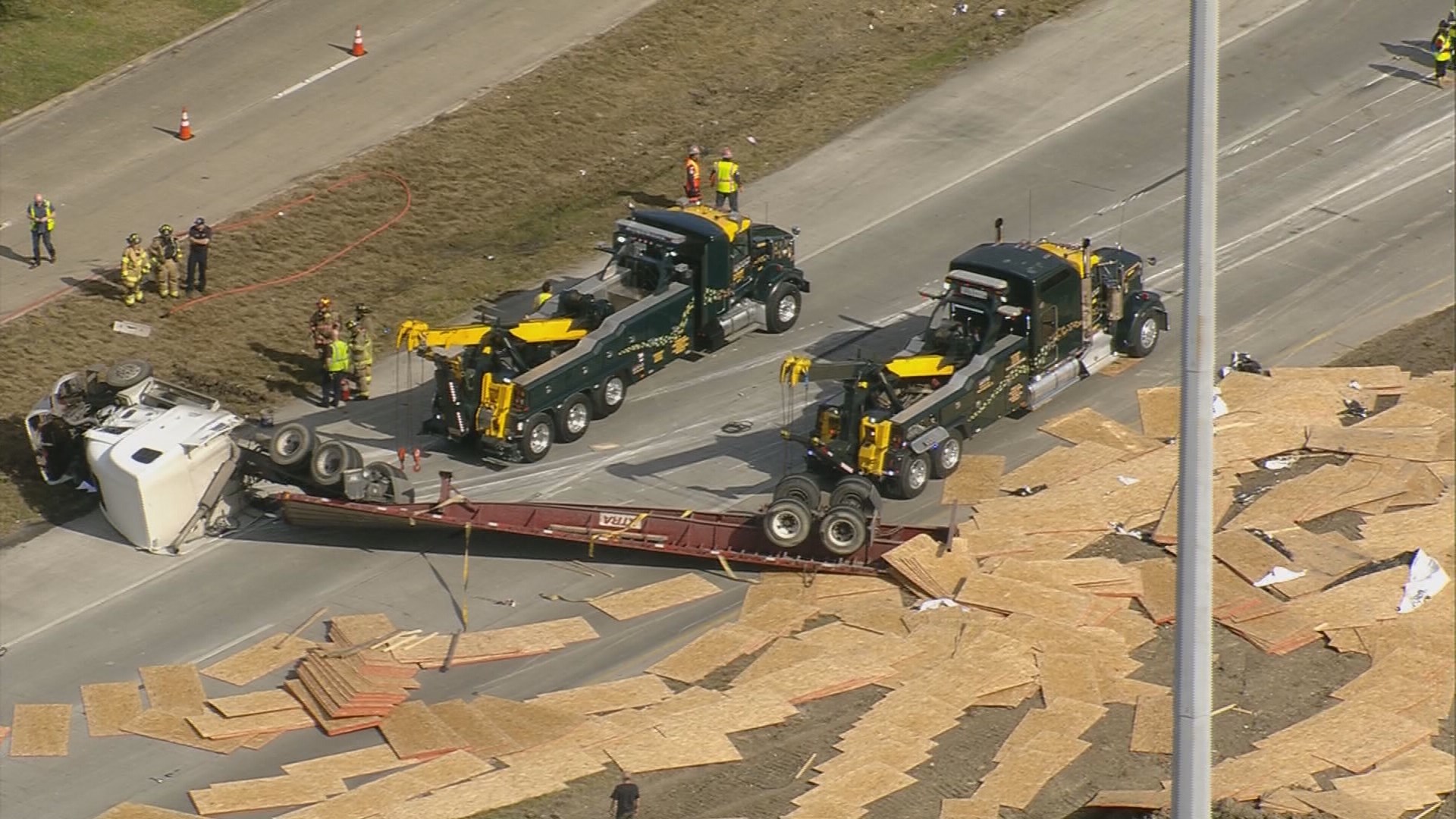 Overturned big rig shuts down 288 ramp to 610 | khou.com
