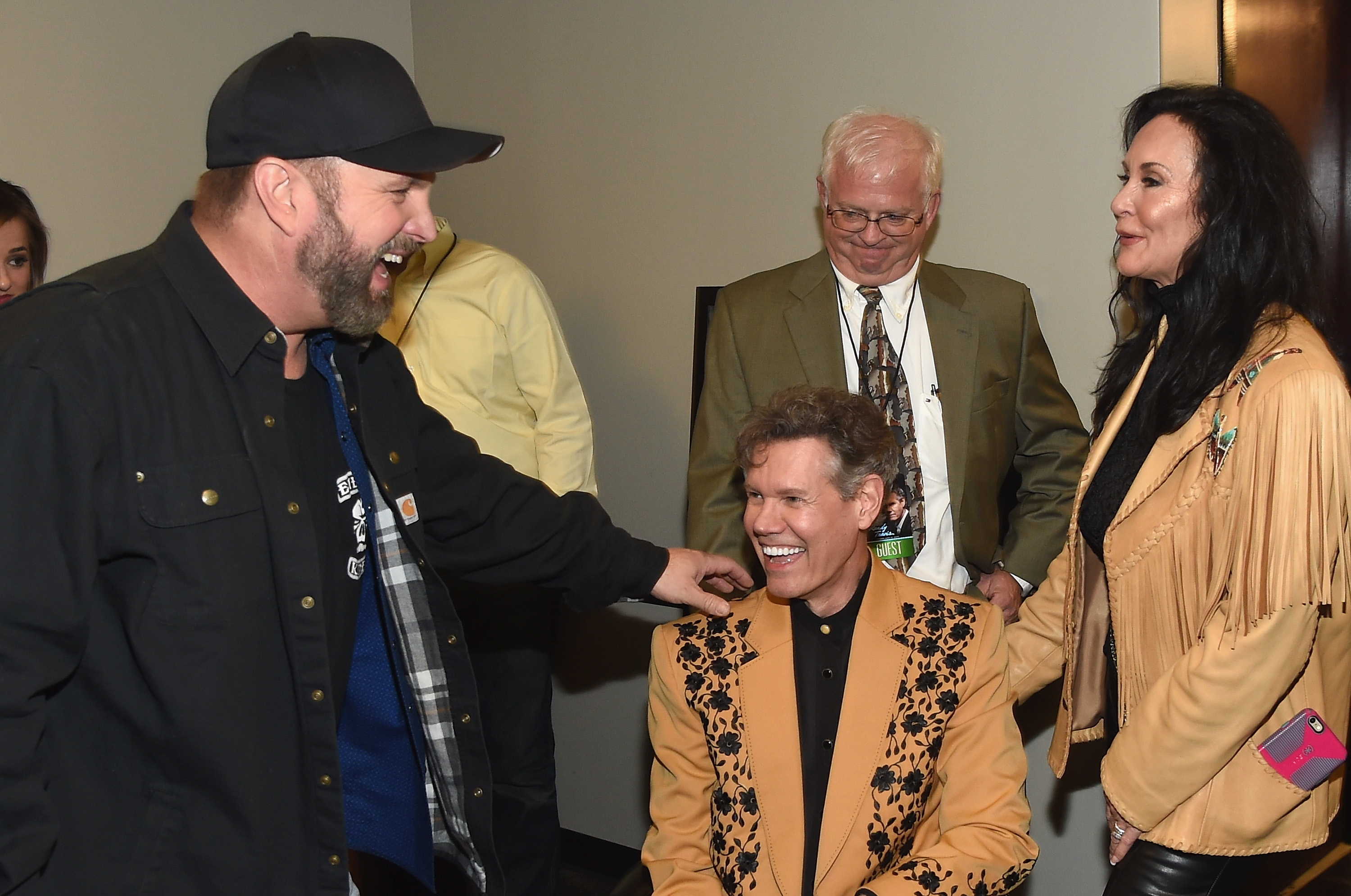 Garth Brooks, Chris Young, more sing for Randy Travis | kcentv.com