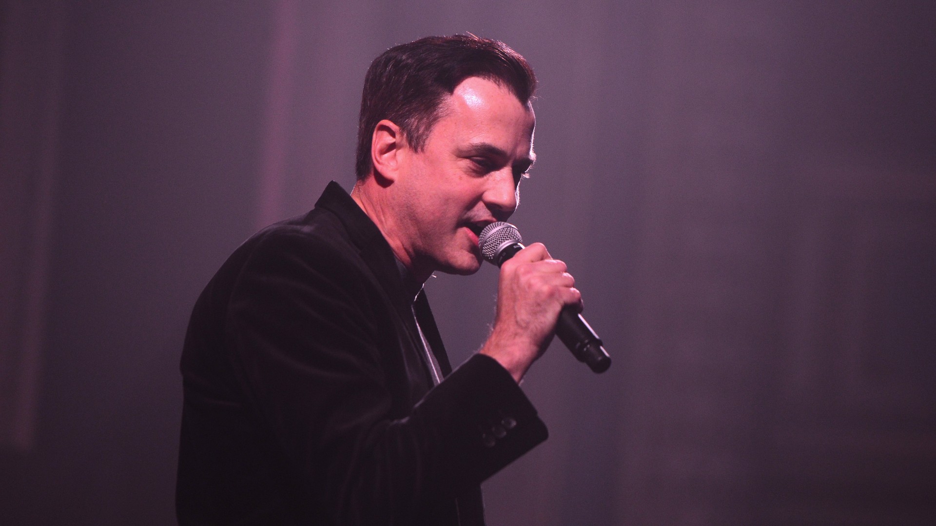 Veteran music executive and former pop star Tommy Page dies | khou.com
