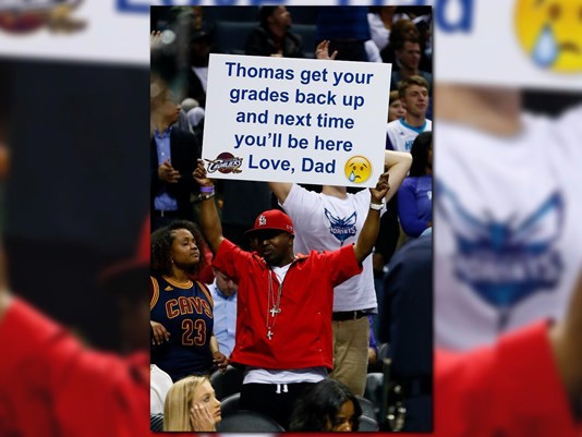 Viral dad spotted at Rockets game with new sign | khou.com