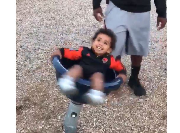 Funny moment as dizzy child tries to walk after playground ride | khou.com
