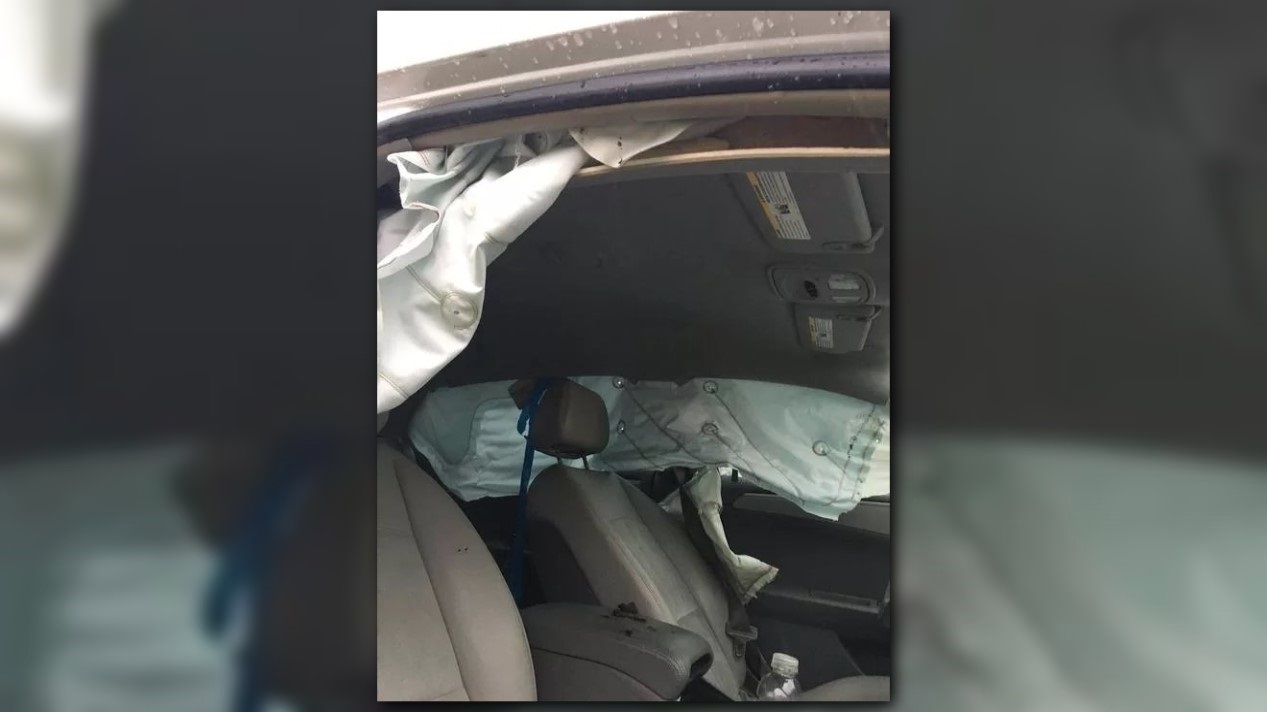 Lightning strikes car, deploys airbags on Florida highway | khou.com